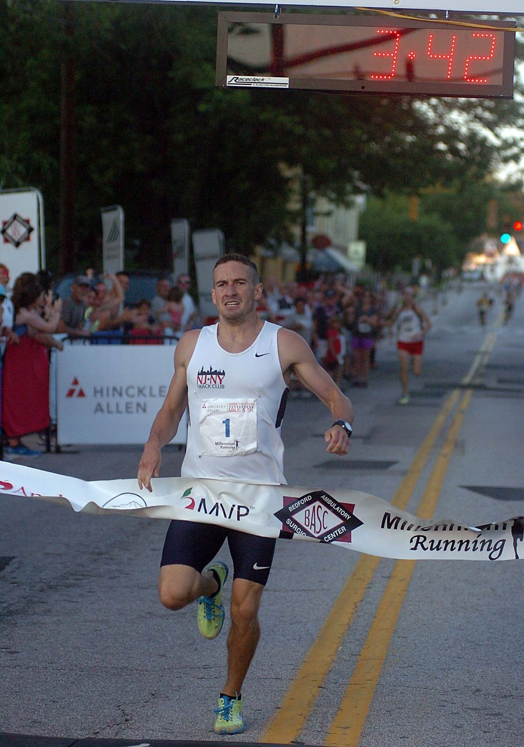 Gagnon blazes sub-3:43 to win Manchester Mile : News : Bring Back the Mile
