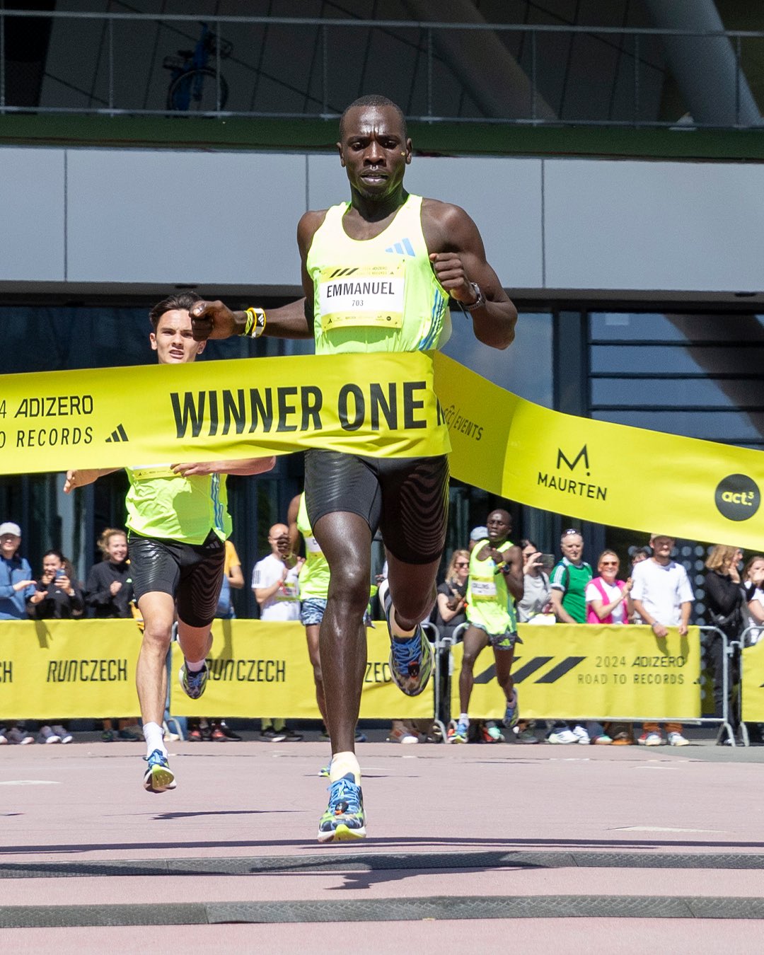 Wanyonyi runs road Mile world record : News : Bring Back the Mile